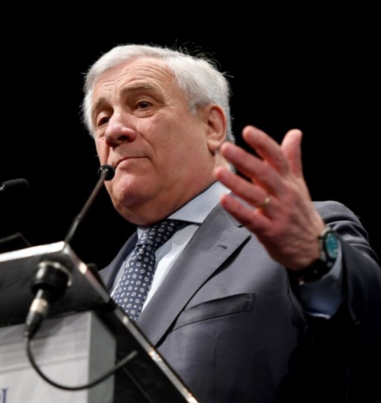 Antonio Tajani moglie, figli, curriculum, carriera e curiosità